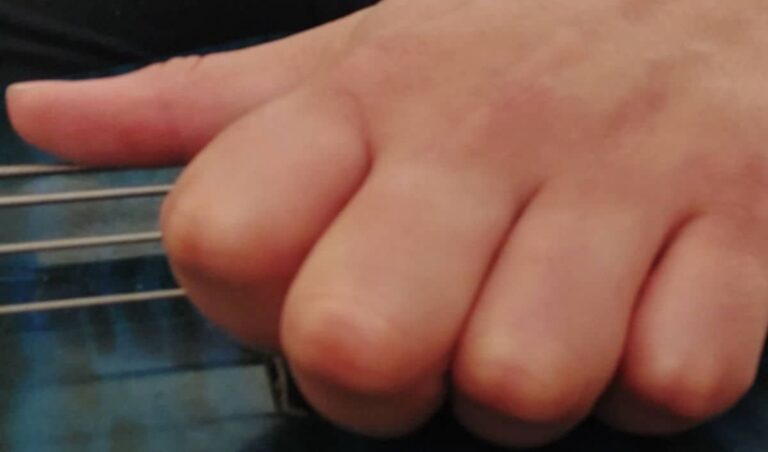 Can You Slap a Fretless Bass? (How to not damage it) - BassOx