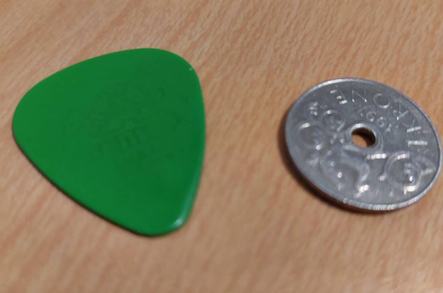 Using A Coin As A Bass Pick (with sound example) - BassOx