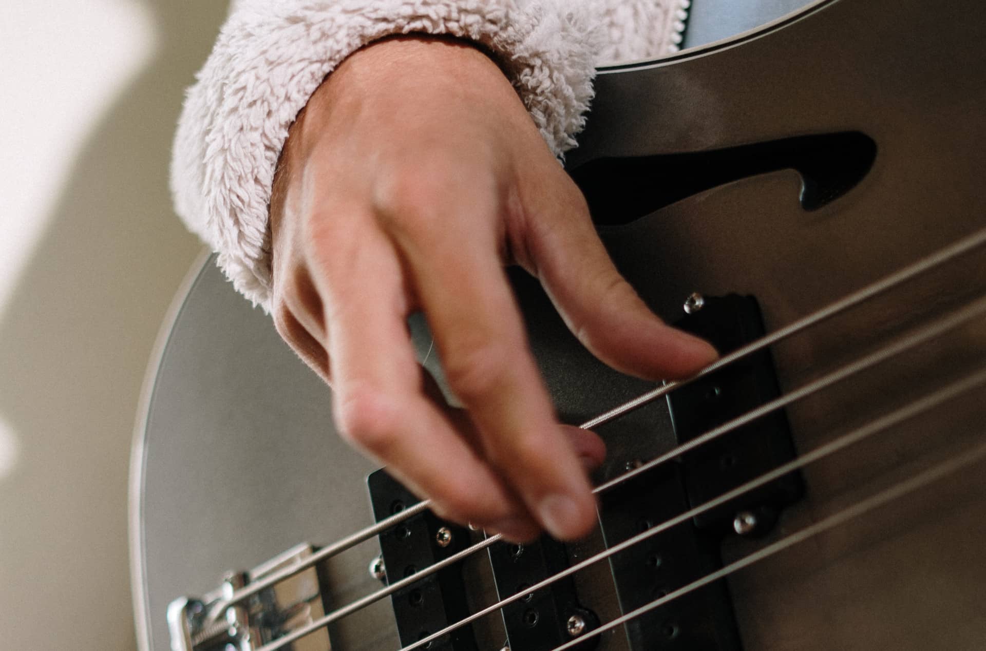 6 Helpful Tips For Getting A Cleaner Bass Tone - BassOx