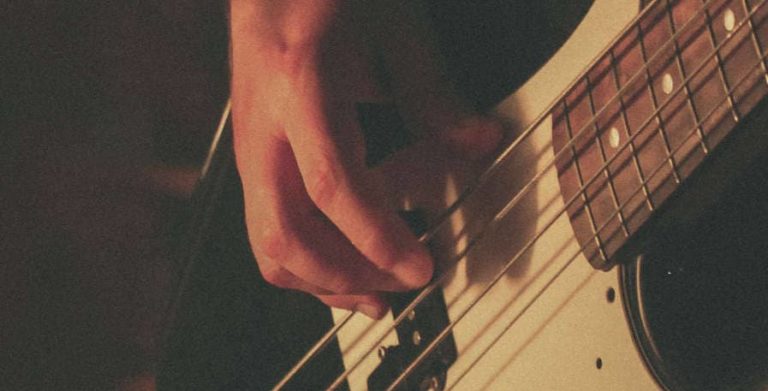 Thumb Placement For Bass Players (Illustrated Guide) - BassOx