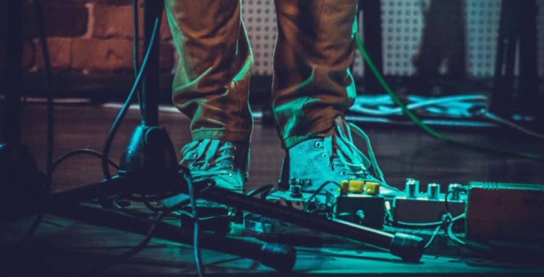 How To Make A Bass Sound Like A Guitar (effects, gear, chords) - BassOx