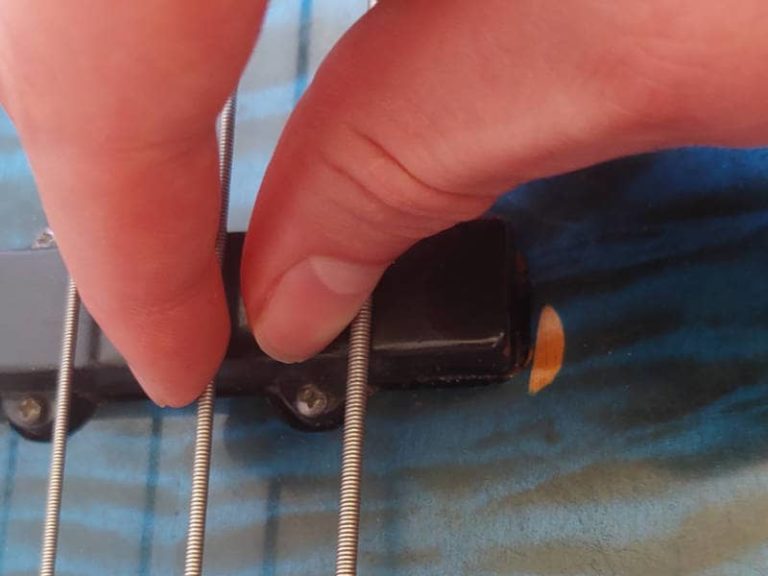 The Floating Thumb Bass Technique (with photos and exercises) - BassOx