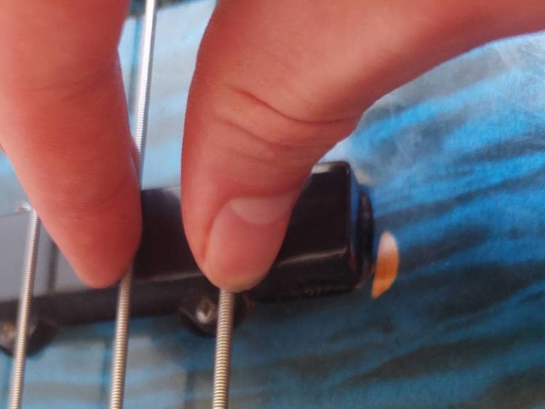 The Floating Thumb Bass Technique (with photos and exercises) - BassOx