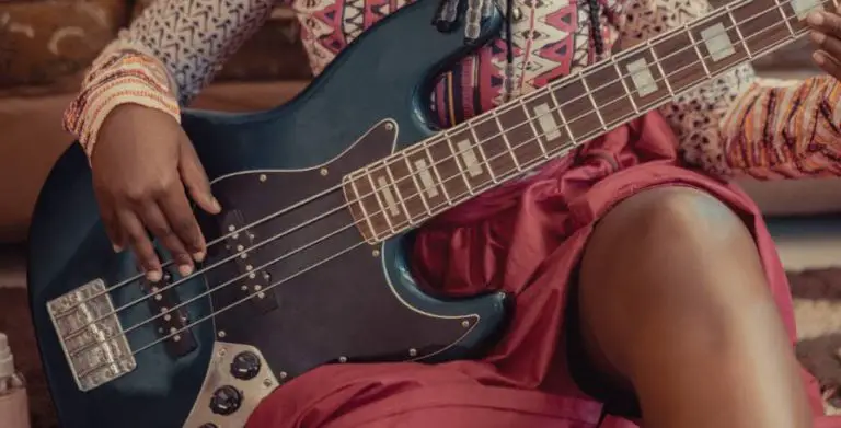 Playing Bass With Small hands (Complete Guide) - BassOx